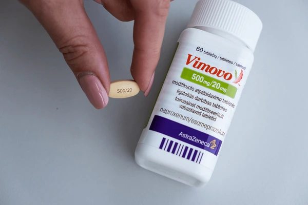 Vimovo šalutiniai poveikiai: ką svarbu žinoti - SveikaAkis.lt